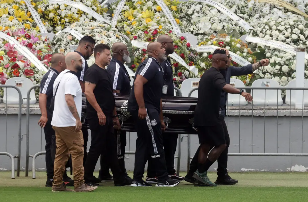 Velório de Pelé acontece na Vila Belmiro, em Santos - Jornal A Estância ...